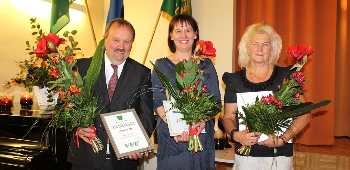 Raa­si­ku val­la aas­ta ha­ri­dus­te­gi­jad on AVO MÖLS ja EVE VENDT ...